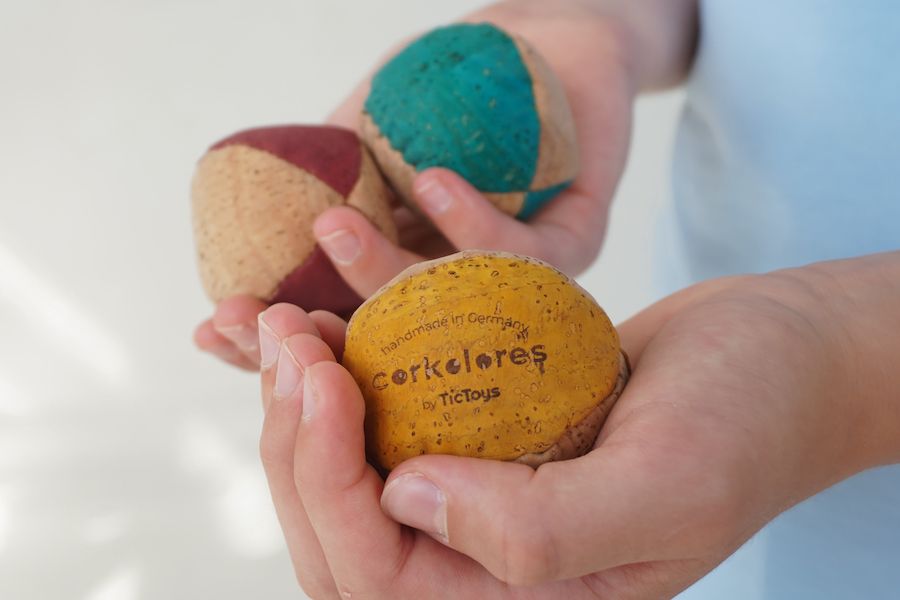 Learning to juggle: Instructions & tips for children | Sustainable ...